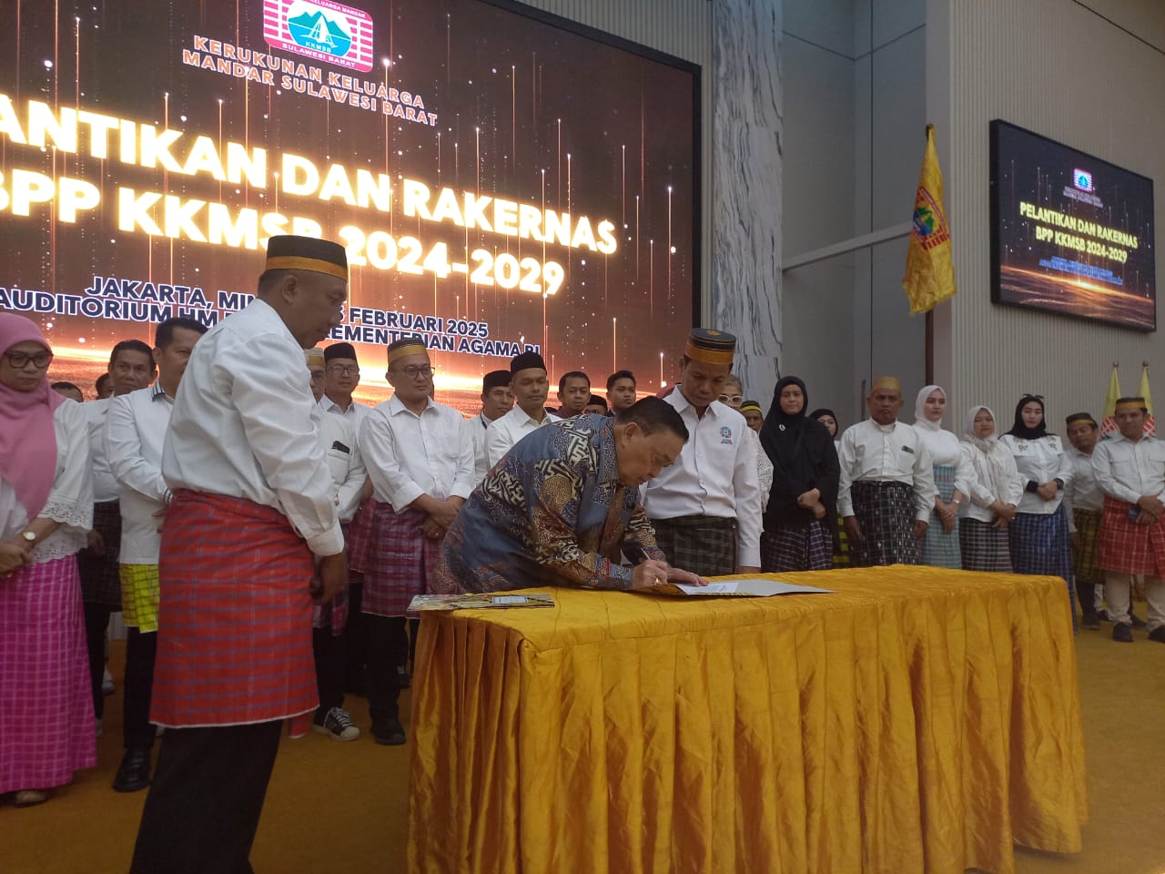 Wakil Gubernur Sulbar Mayjen TNI Purn Salim S Mengga Lantik Pengurus ...