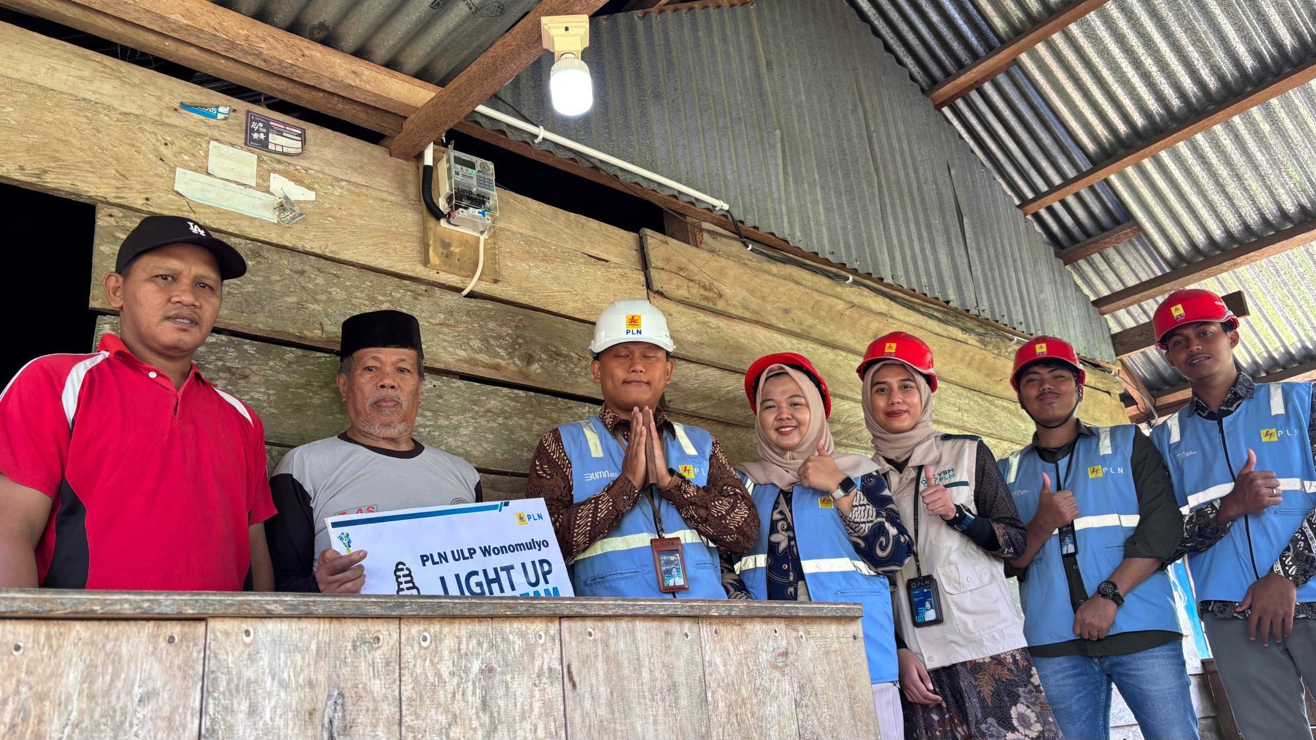 PLN ULP Wonomulyo Bersama Yayasan Baitul Maal PLN Sambung Listrik ...